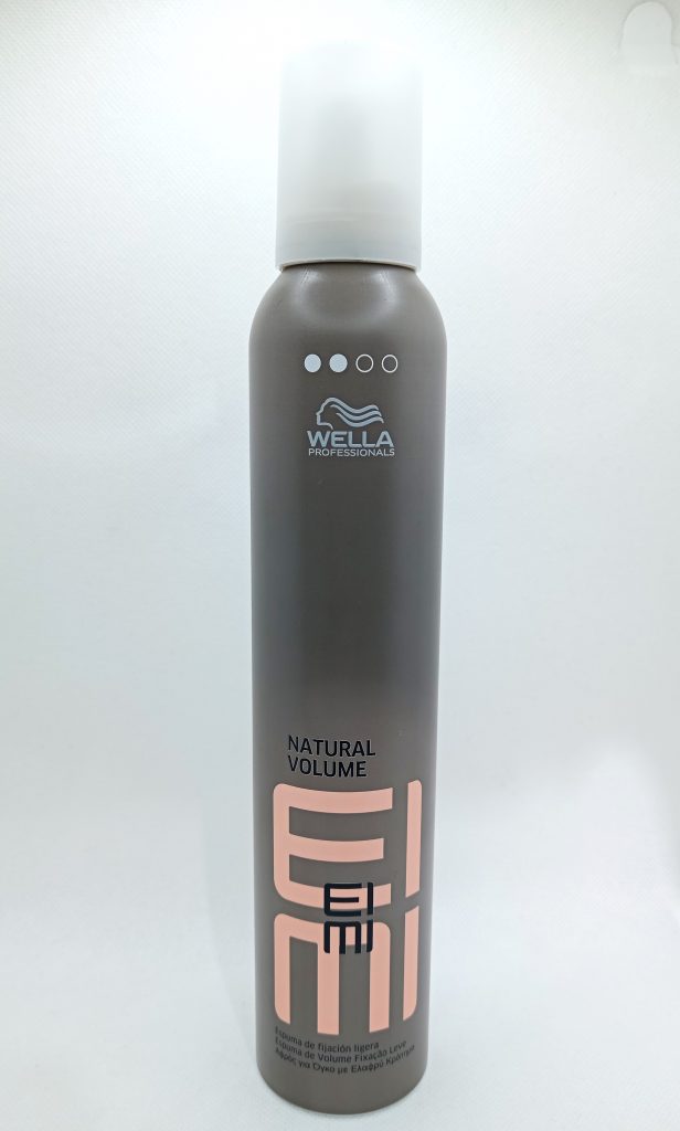 ESPUMA DE FIJACION LIGERA EIMI 300ML / NATURAL VOLUMEN WELLA PROFESSIONAL - Veneluxe